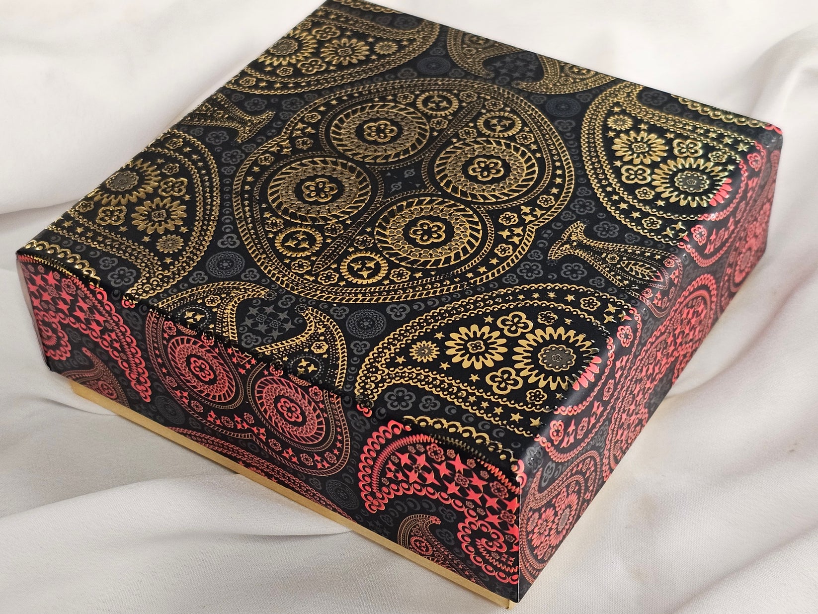 1/2LB Black & Gold Paisely Mix Sweets Gift Box – Surati Farsan Mart